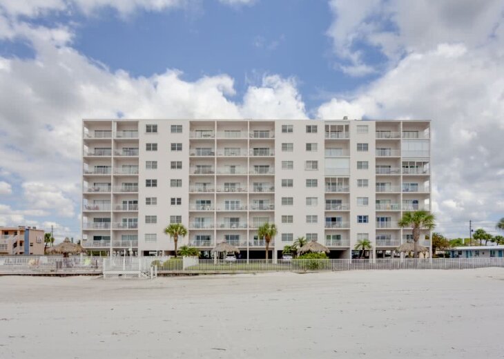 Madeira Beach Condo Rental: Sea Breeze- Wowza!